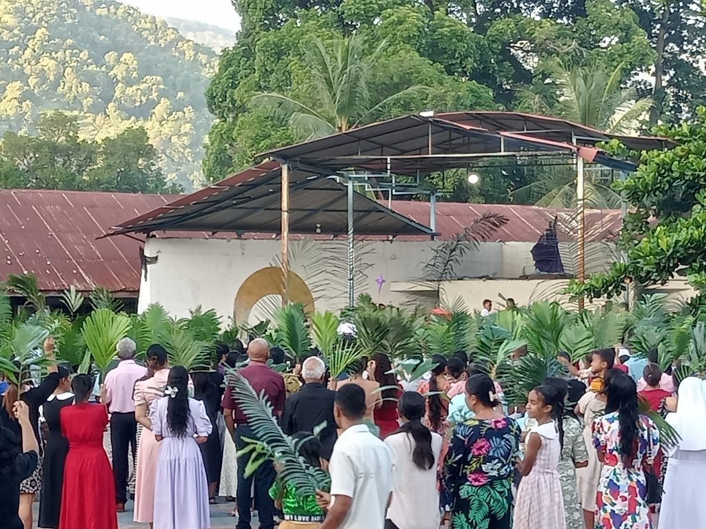 Domingu Ramos, Hanoin Hikas Jesus Terus, Mate no Moris Hias | LIFAU PRESS